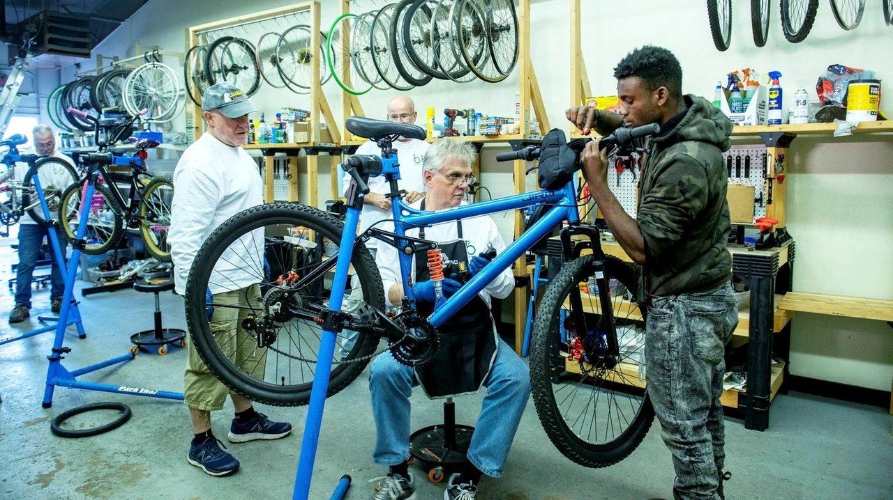 Cycle of giving: Brookhaven Bike Co-op gets Long Islanders on 2 wheels ...