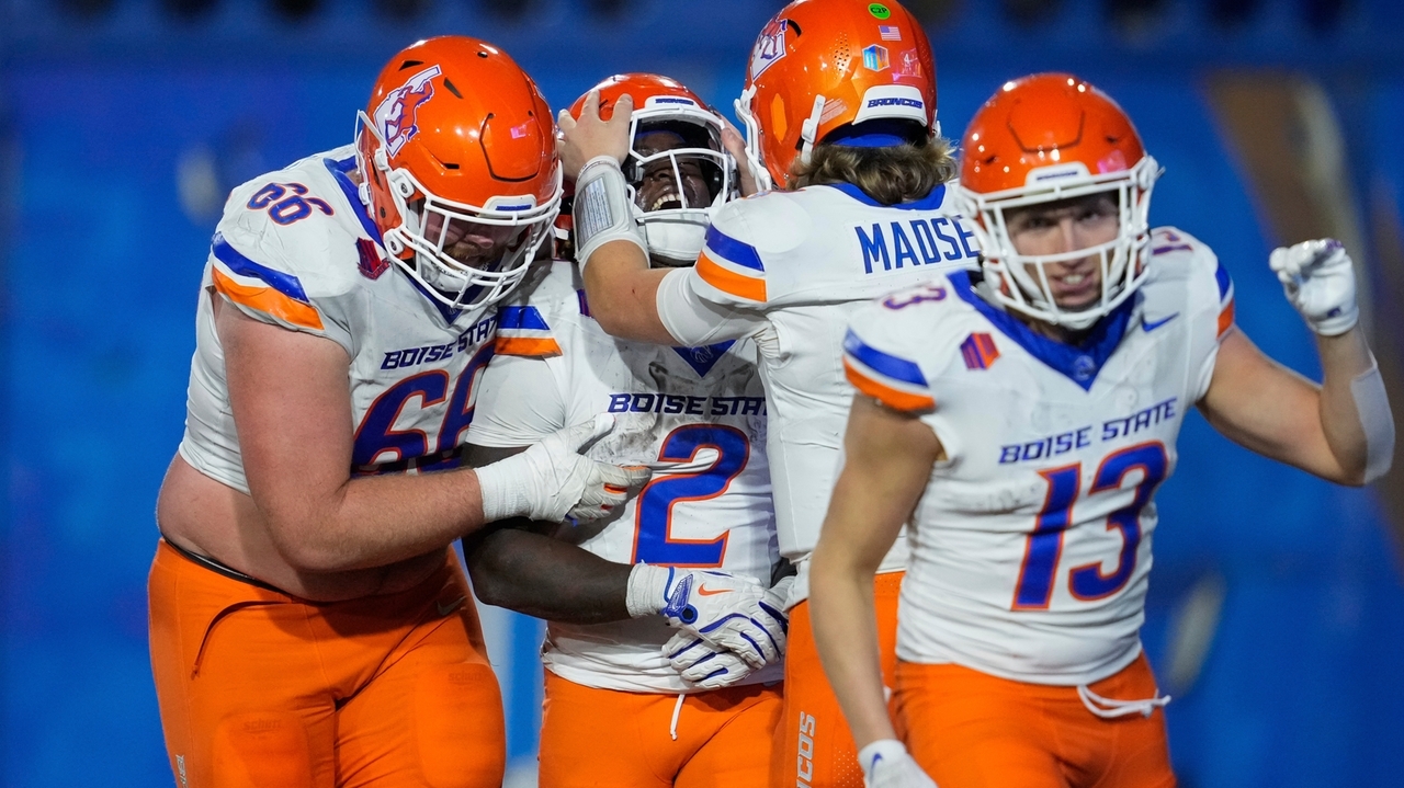 No. 10 Boise State returns to cusp of playoffs 14 years after ...