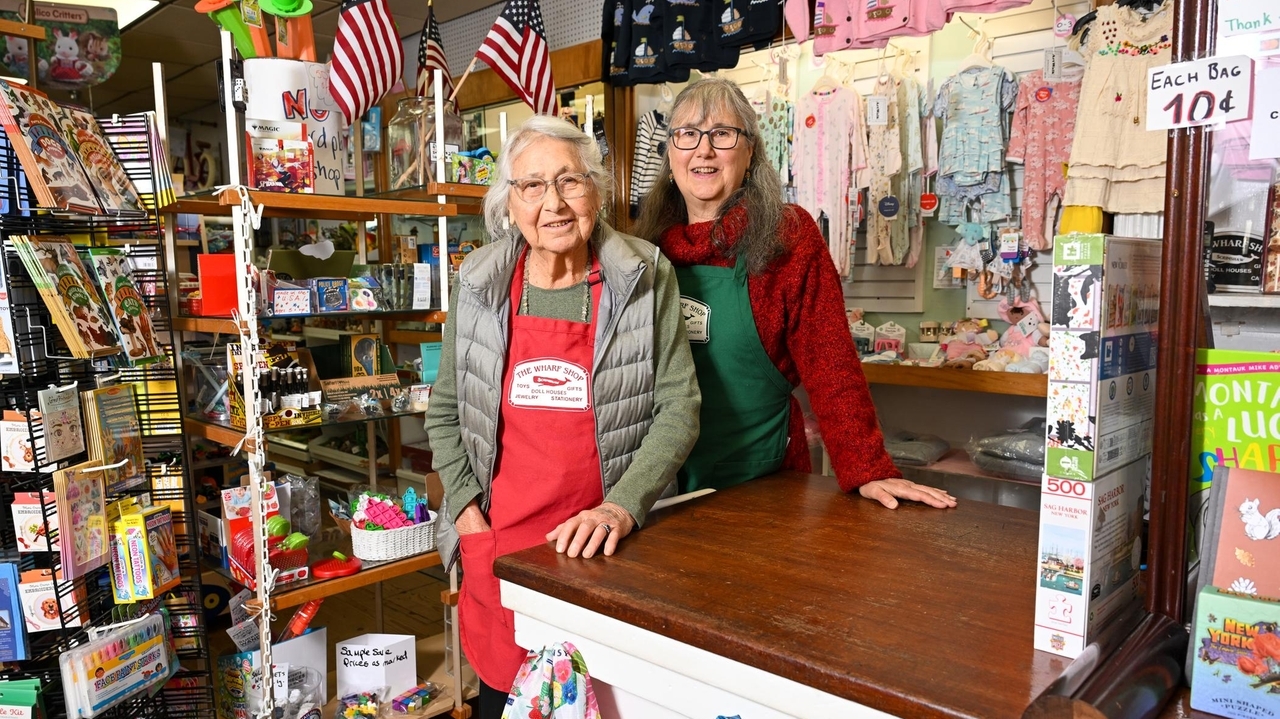 Long Island shopkeepers know which gifts are trending and special - Newsday