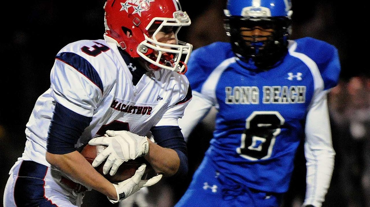 Tom McAndrew totals 319 yards, three TDs to lead MacArthur victory ...