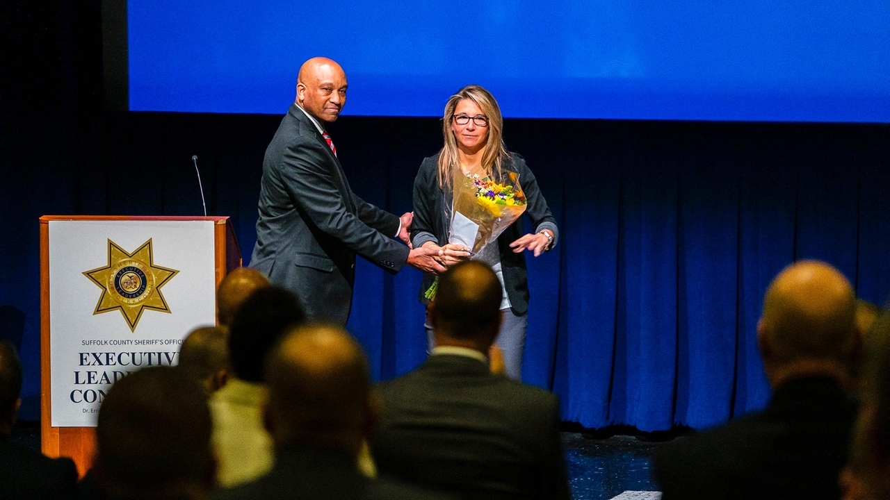 Law enforcement leaders hear stories, share experiences at Hempstead ...