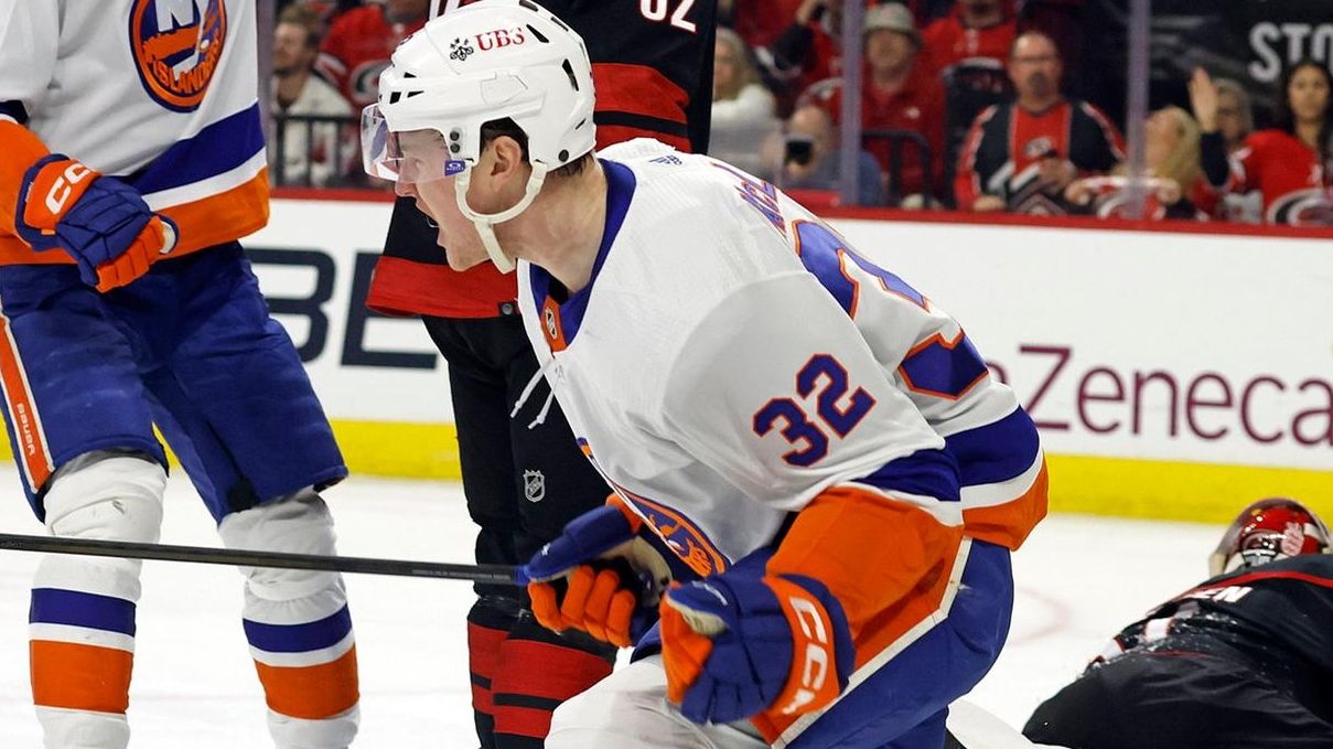 Islanders' Kyle MacLean not letting his Hurricanes roots take hold this ...