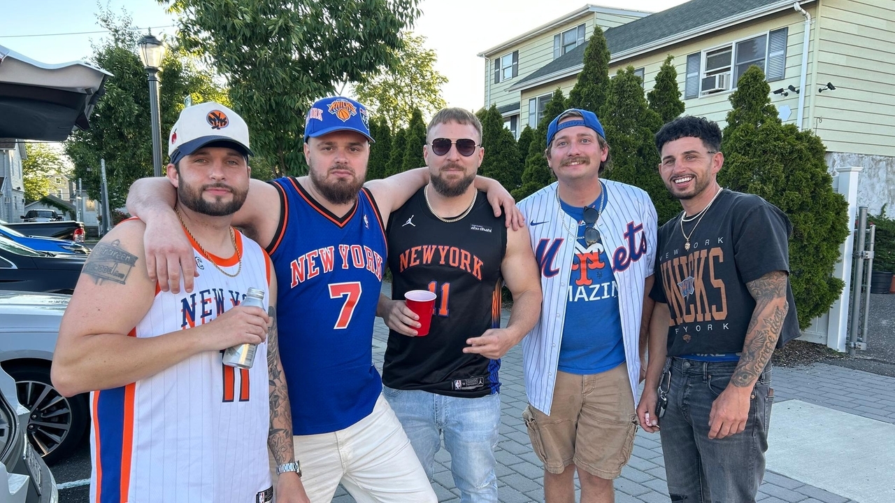 Knicks fans on Long Island, at Madison Square Garden, root, hope, dream ...