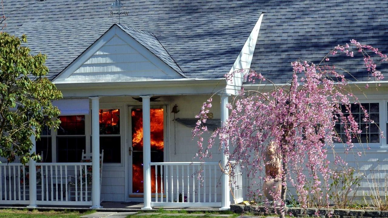 Coram house set on fire; resident commits suicide nearby, police say ...