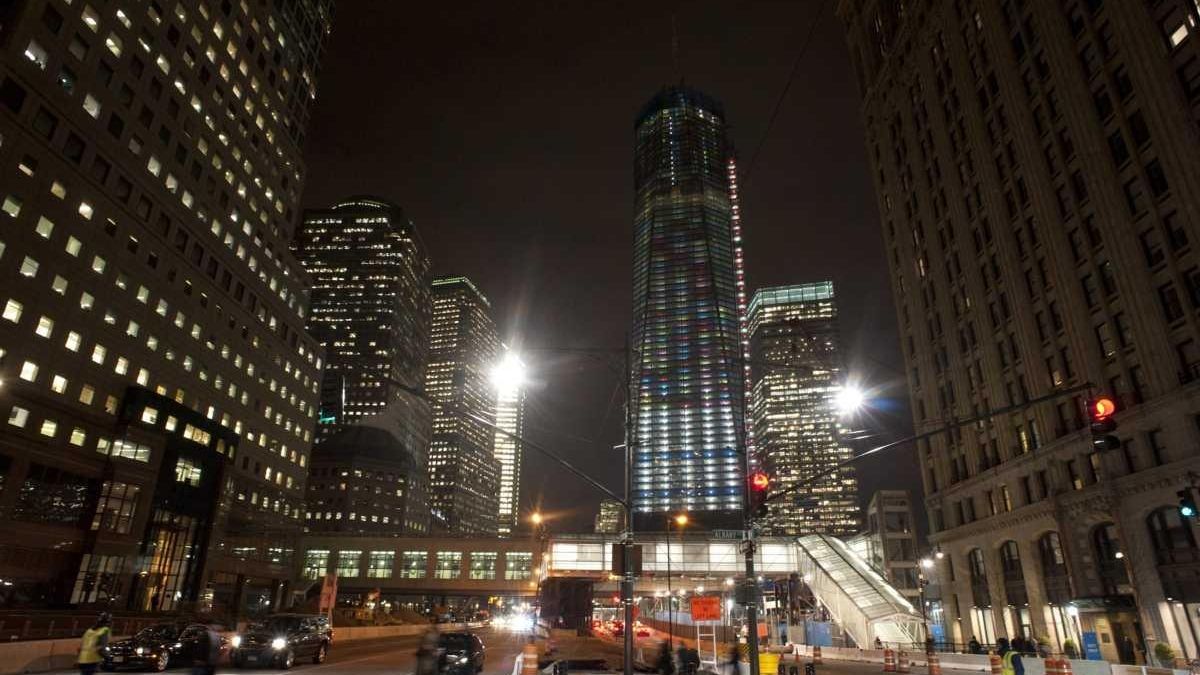 WTC tower's holiday colors lift spirits - Newsday