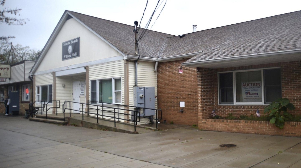 Brookhaven Town wins $20M state award for consolidation efforts - Newsday