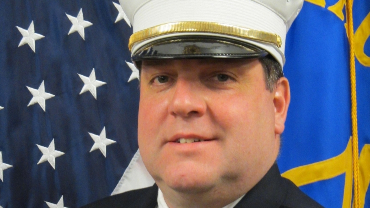 Officials: Ex-Hauppauge fire chief dies during Suffolk training drill ...