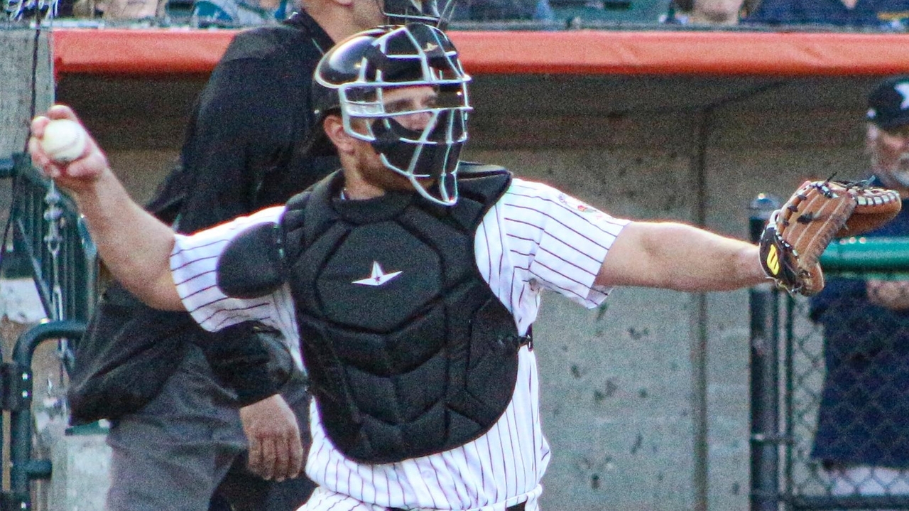 Joe DeCarlo is catching a hot streak for the Ducks - Newsday