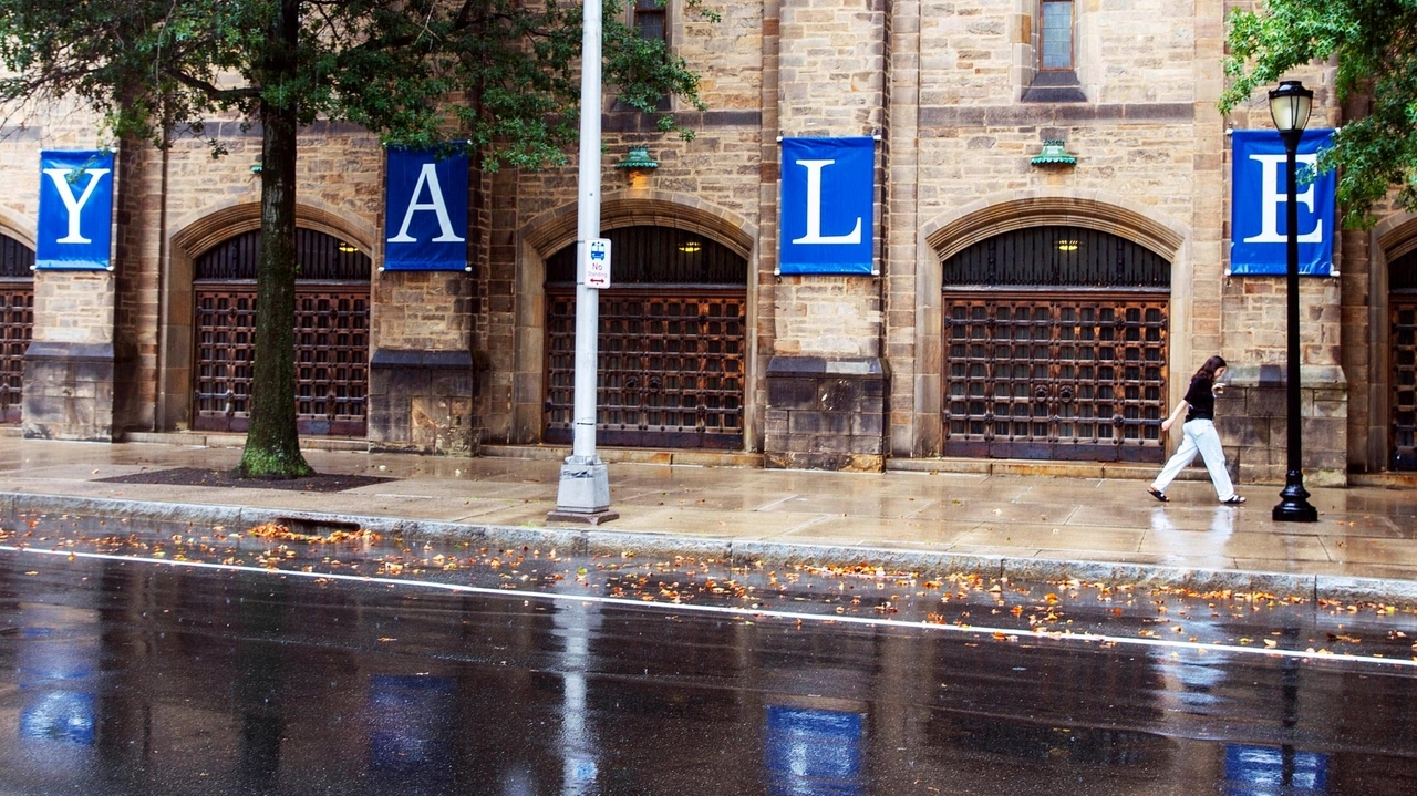 Yale to waive all costs for new undergraduates from families earning ...
