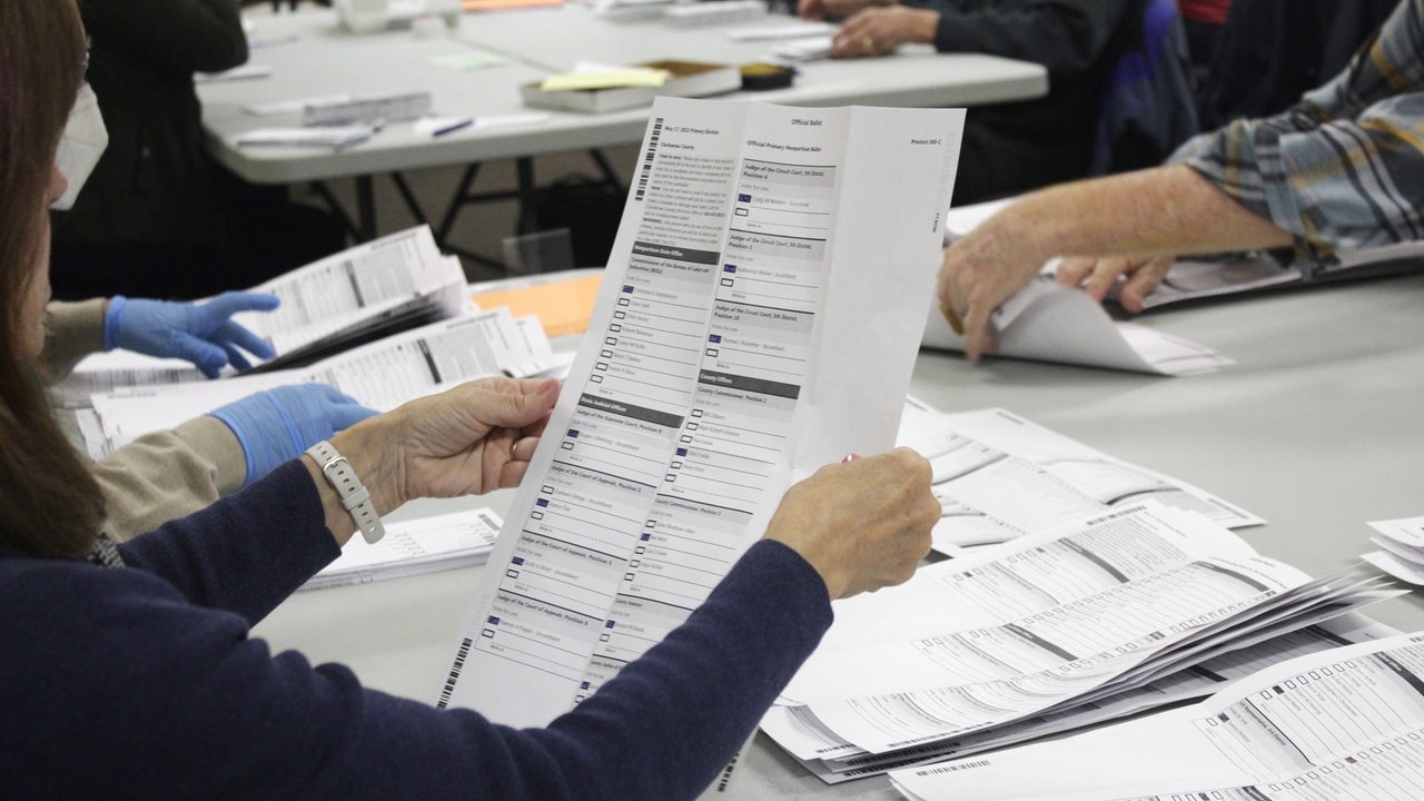 Oregon removes over 1,200 voters from rolls for failing to provide ...