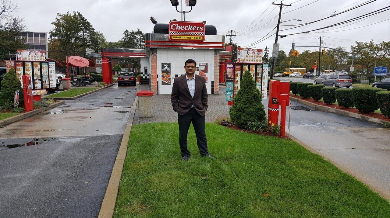 Checkers plans to add up to 12 LI locations over five years - Newsday