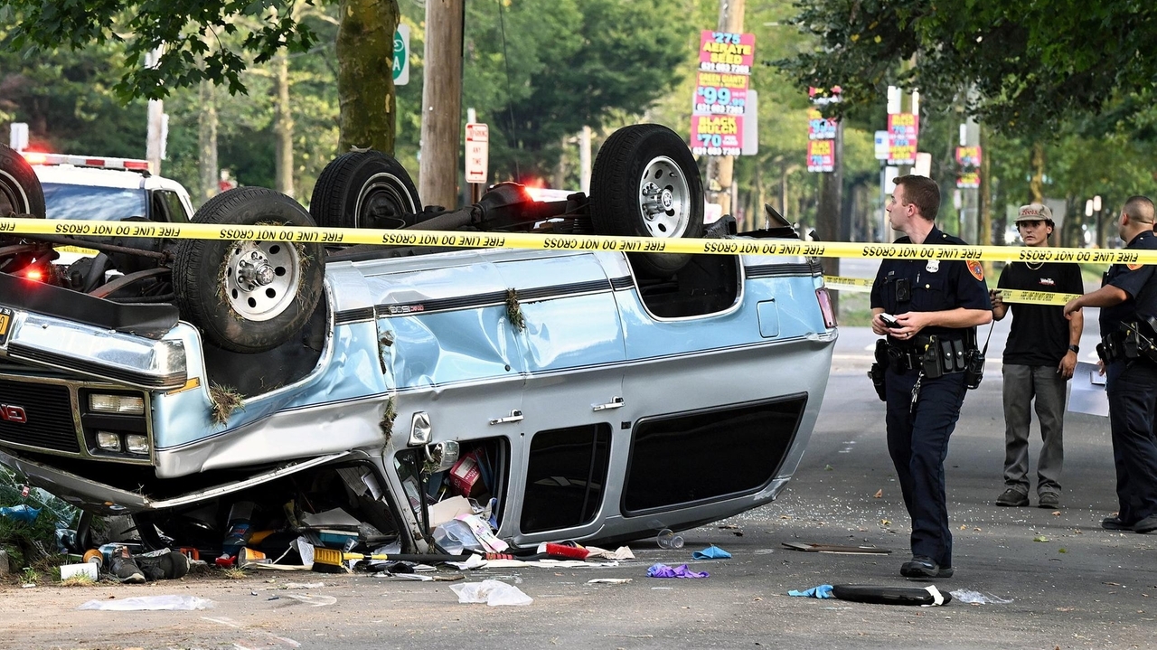 SUV driver in Commack crash pronounced dead at hospital, police say ...