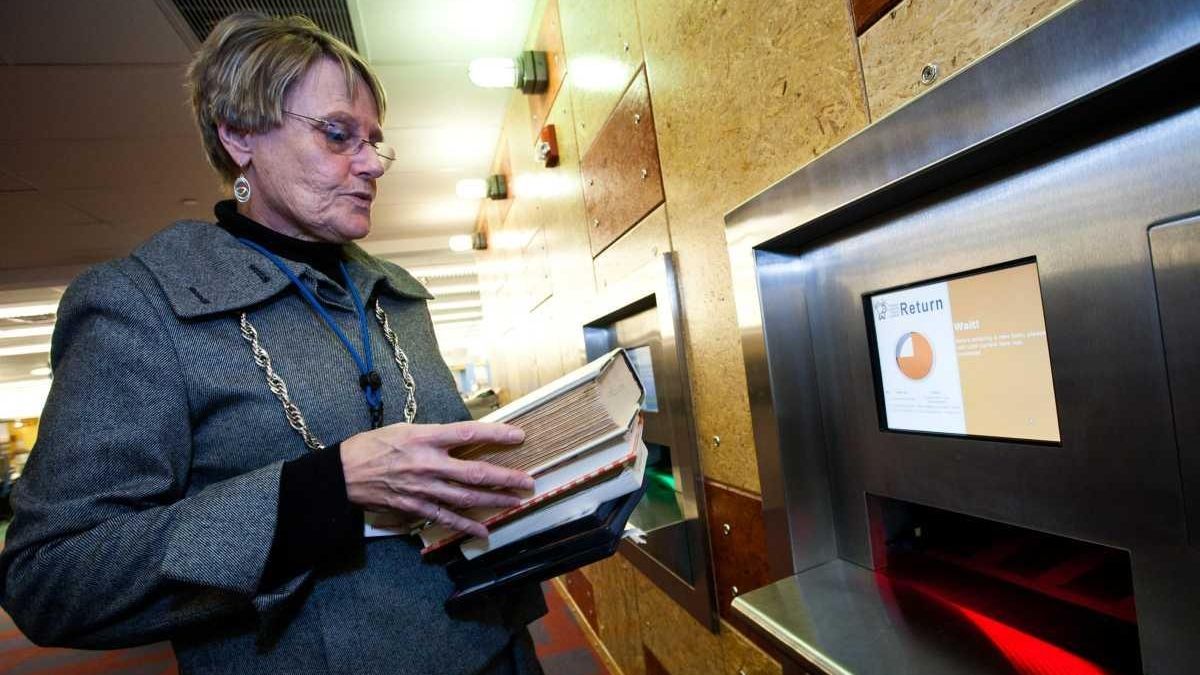 Libraries embrace self-checkout - Newsday