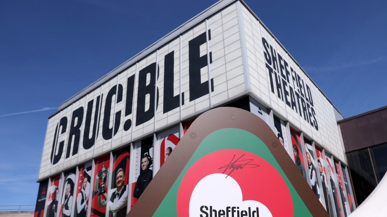 British PM Starmer helps snooker world champs stay at the Crucible amid ...