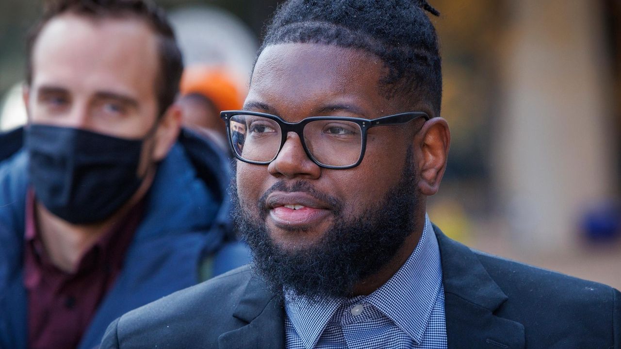 Activist who acknowledged helping flip police car during 2020 protest ...