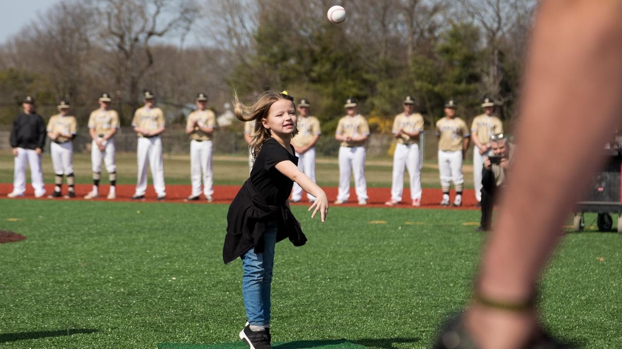 Commack dedicates high school baseball field to late coach - Newsday