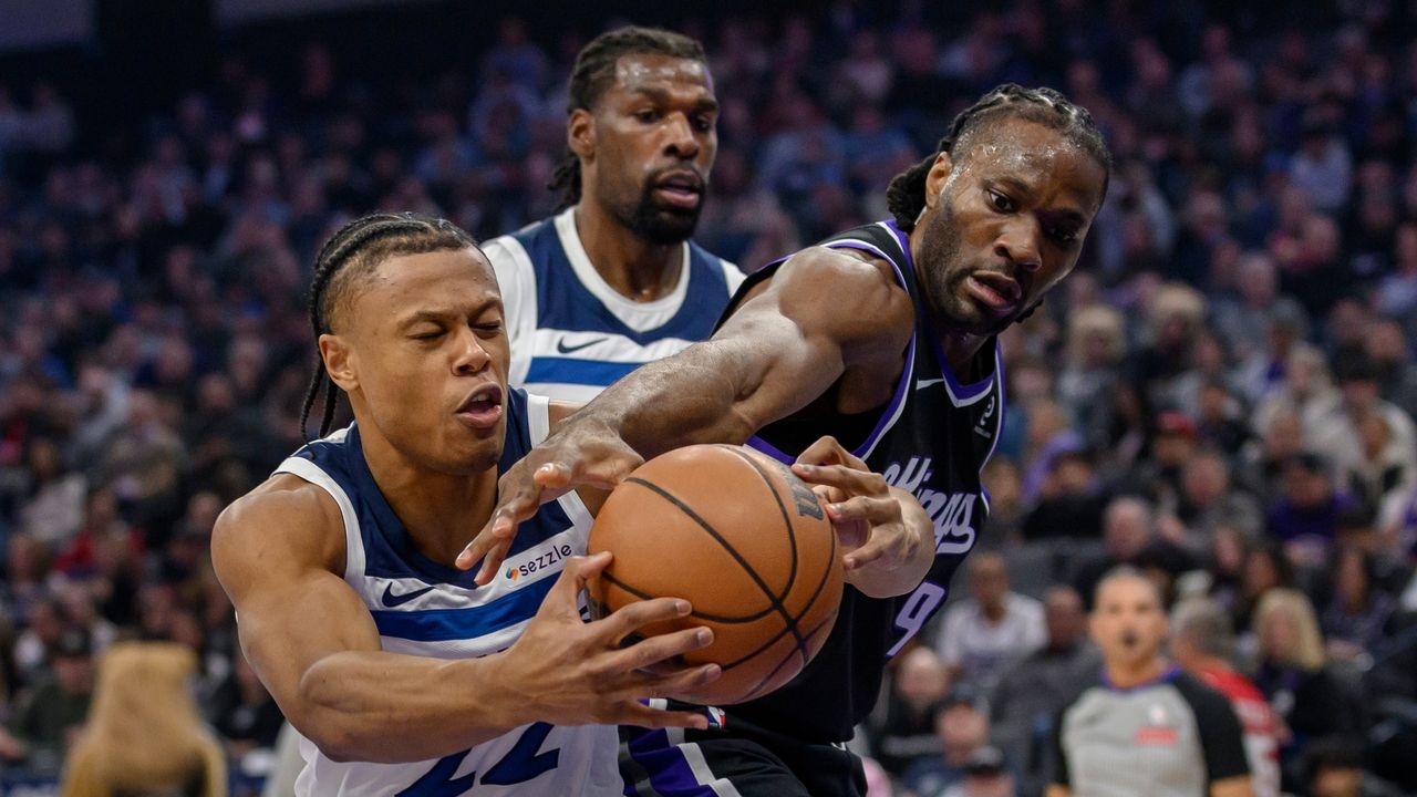 Kings take advantage of Timberwolves' 2nd straight collapse in 117-112 ...