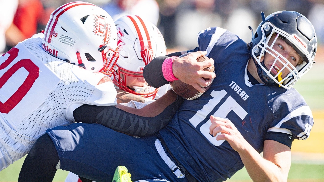 East Islip vs. Northport football - Newsday