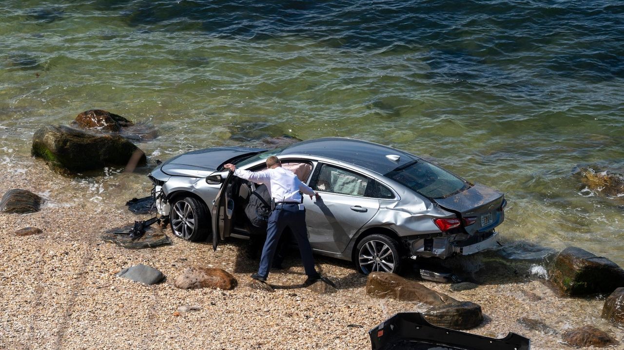 Roger Foster, of Florida, whose car plunged off cliff after chase ...