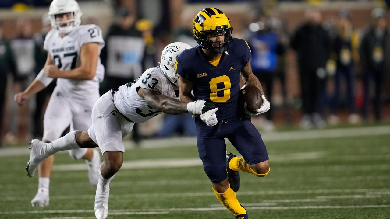 Michigan State players rough up Michigan players in tunnel - Newsday