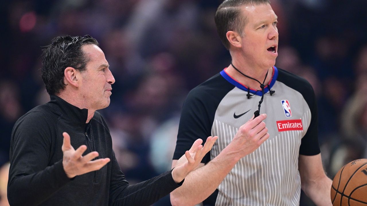 NBA to resume having referees wearing headsets, starting Tuesday. Test ...