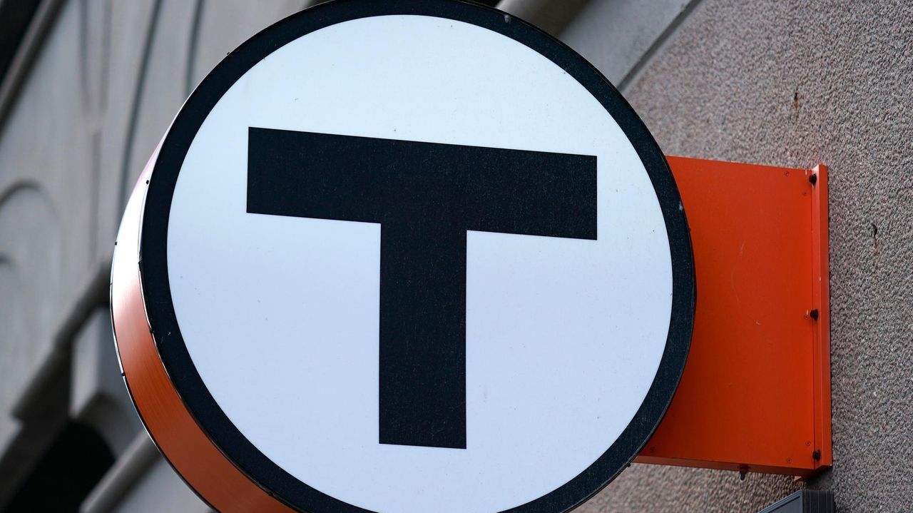 Power outages hit Boston transit system during morning rush hour ...