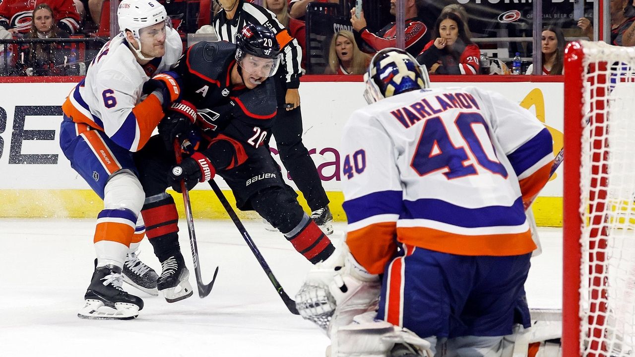 Islanders make a strong effort but lose to Hurricanes in Game 1 - Newsday
