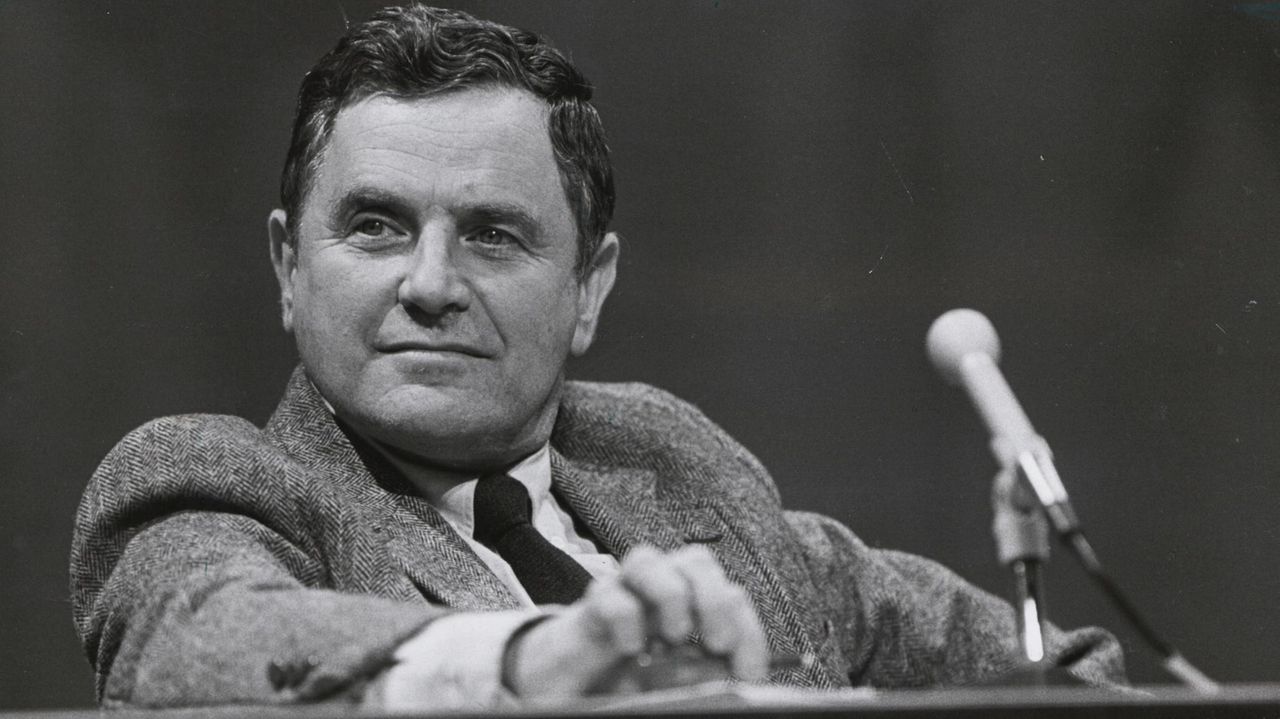 'Out of Left Field' review: Stan Isaacs' memoir is a home run - Newsday