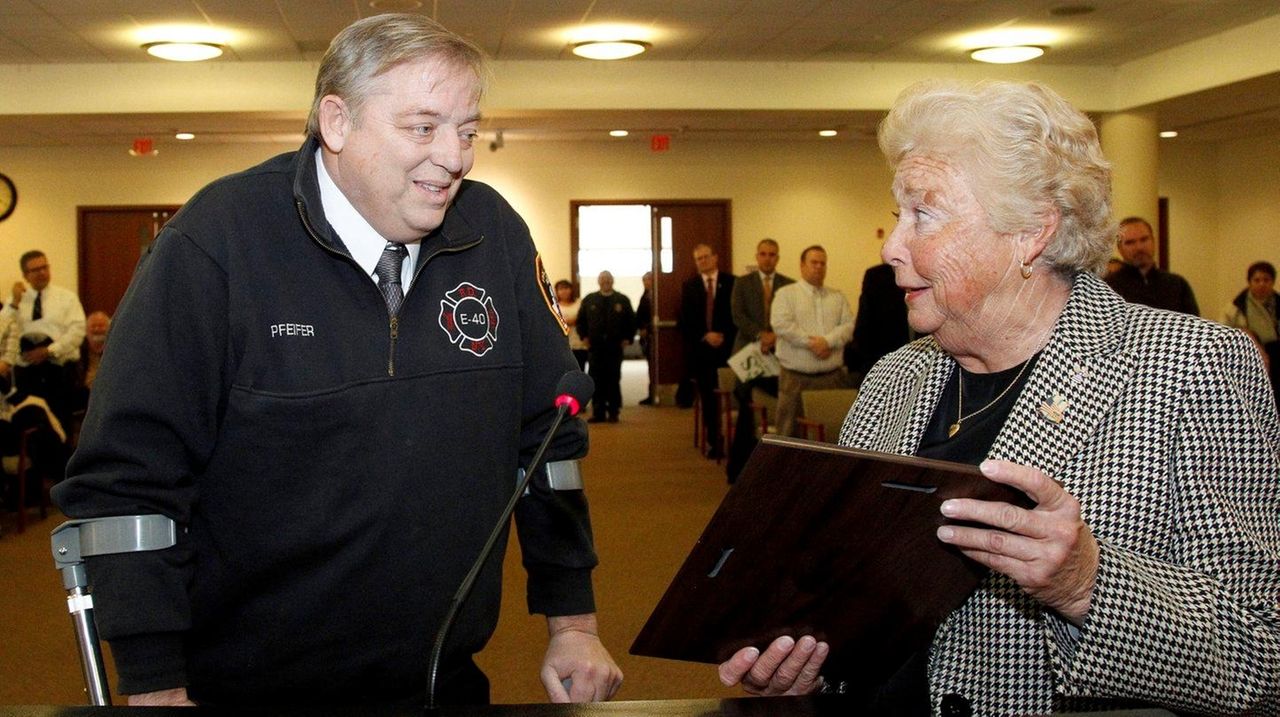 Ray Pfeifer, FDNY firefighter who worked at Ground Zero, honored by ...
