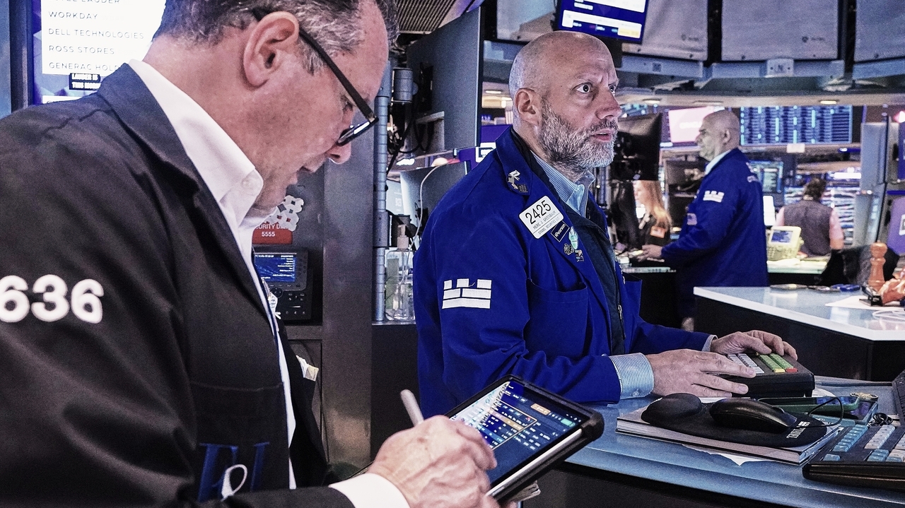 Wall Street hangs near its records as oil prices ease - Newsday
