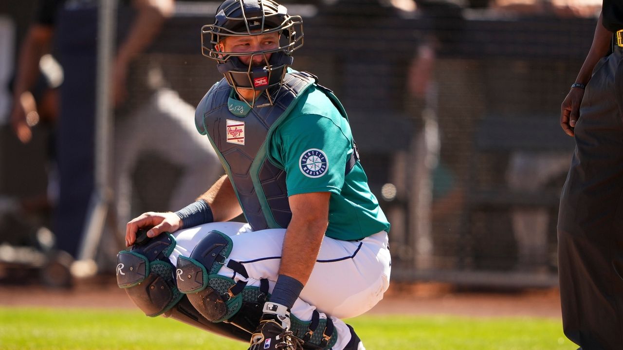 Catcher Cal Raleigh and Mariners agree to $105 million, 6-year contract ...