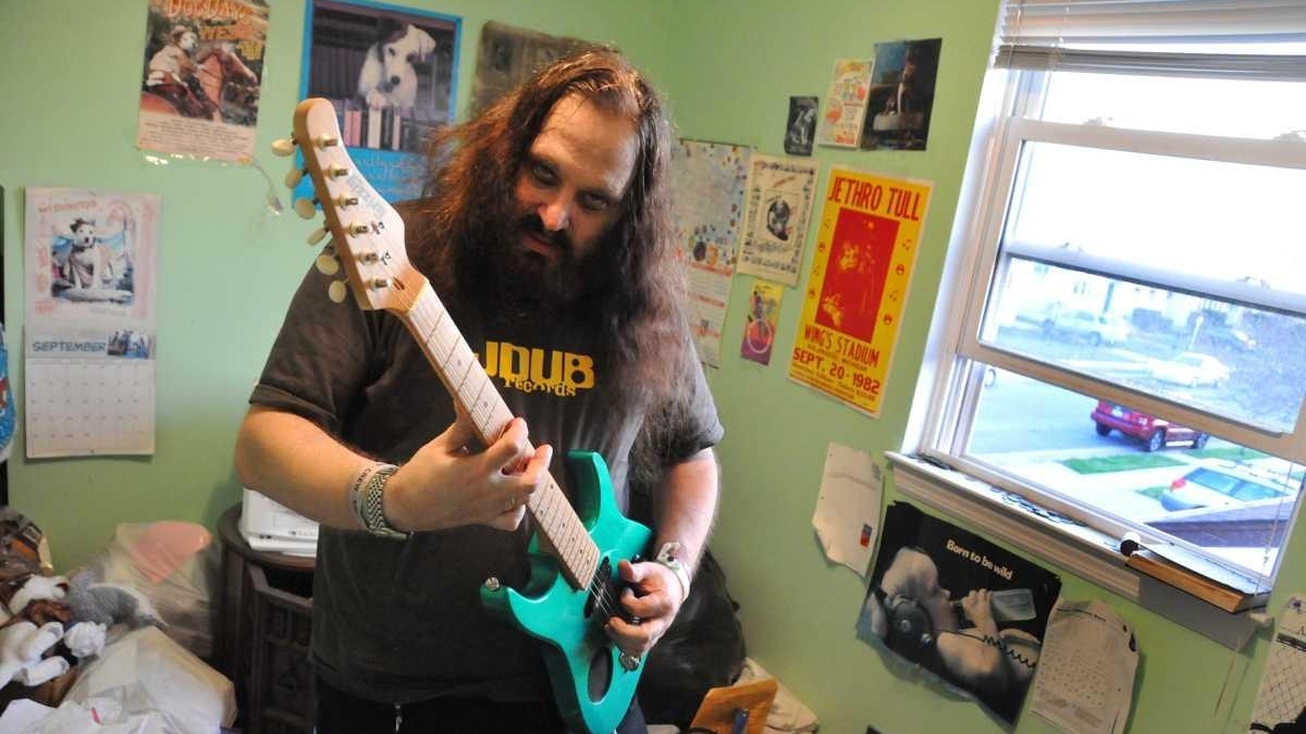 Accountant finds outlet in punk rock - Newsday