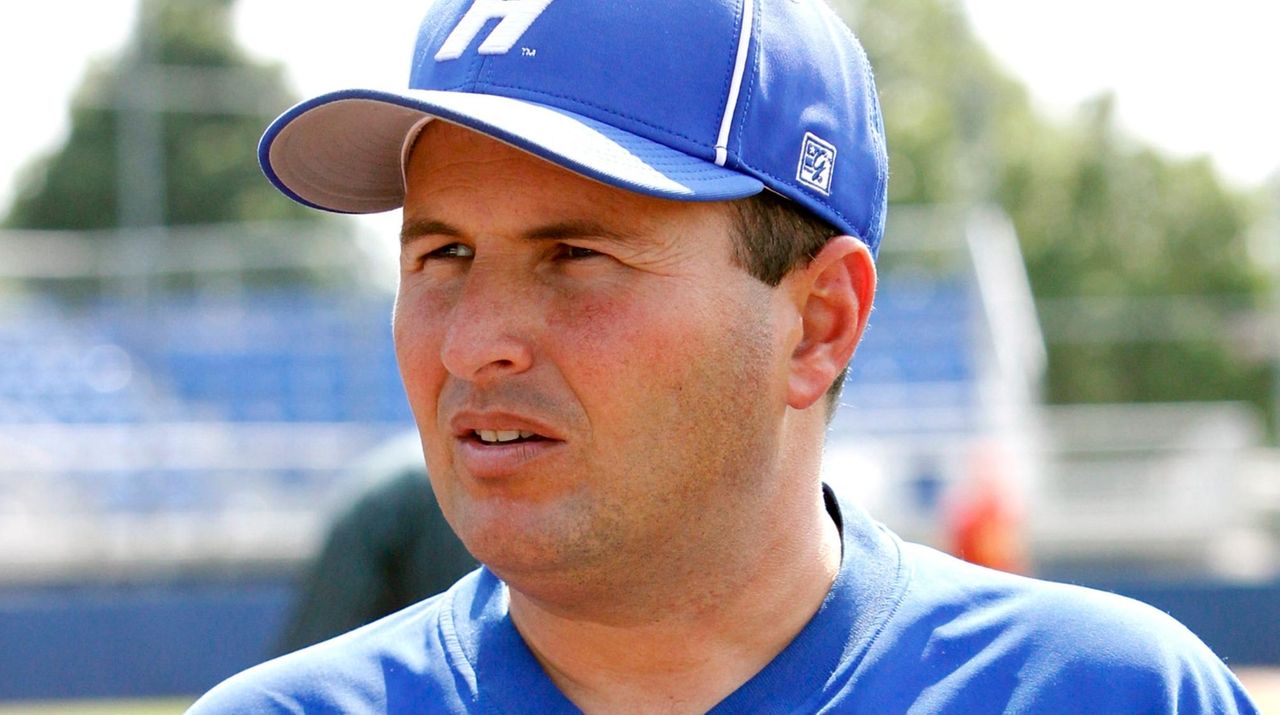 Hofstra baseball coach John Russo announces retirement - Newsday