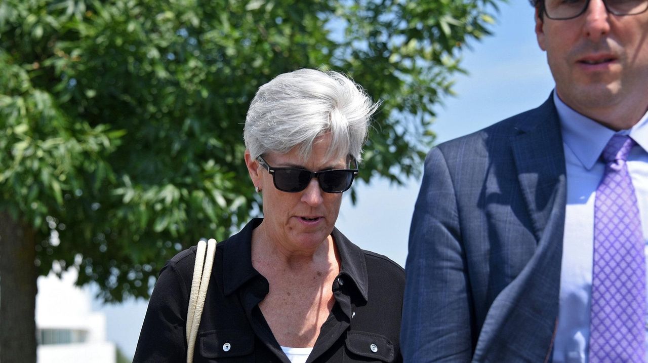 Disbarred attorney gets 2 years in wire fraud scheme - Newsday