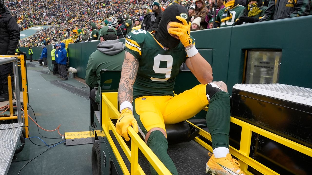 Love and Watson leave Packers' loss to Bears with injuries - Newsday