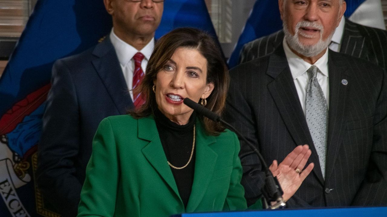 Gov. Kathy Hochul signs bill to require warning labels on social media ...