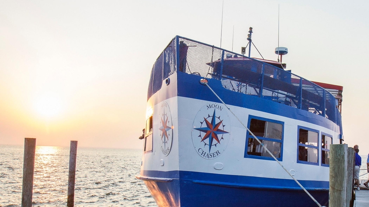 Sailing and boat tours in Greenport, Oyster Bay, Oakdale and Montauk ...