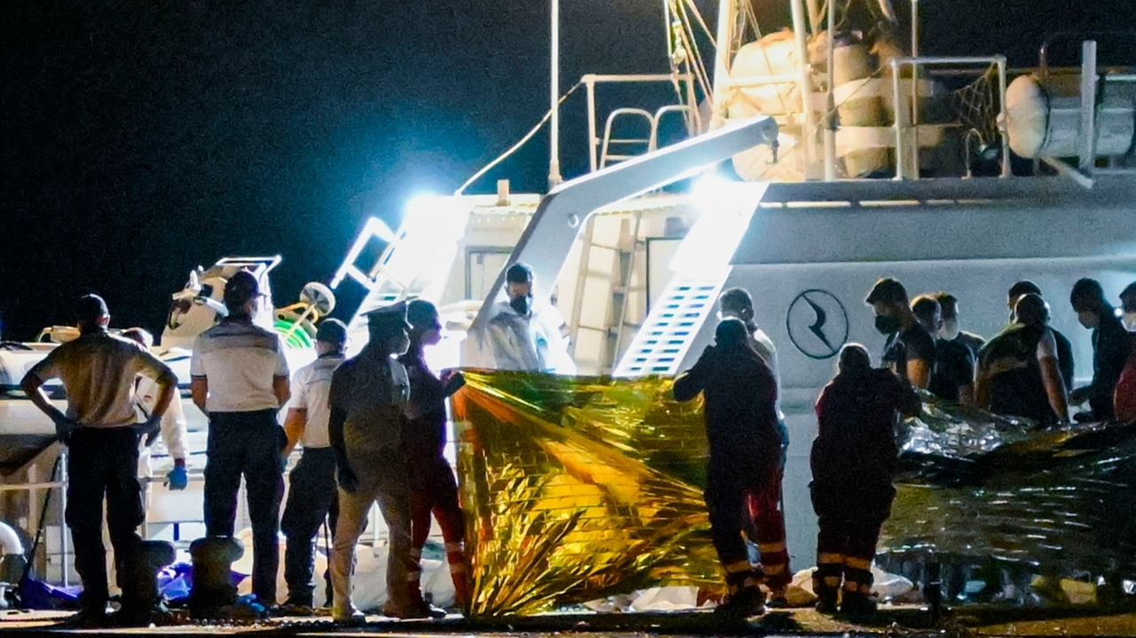 Italian coast guard recovers 12 more bodies of shipwreck victims in the ...