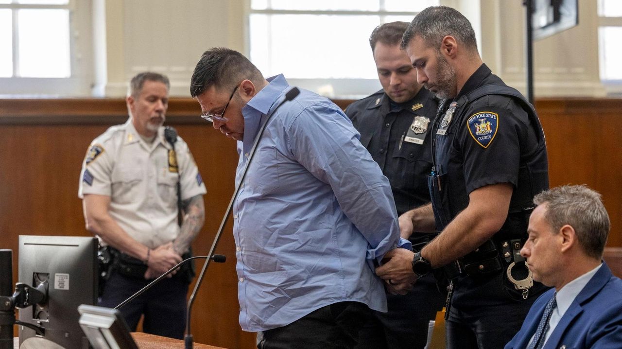 LI man sentenced to 20 years to life in deadly stabbing of wife - Newsday