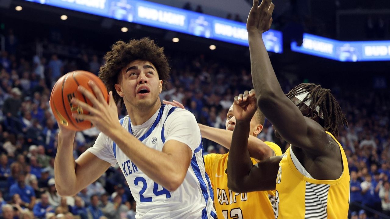 Moreno's double-double powers No. 9 Kentucky to 107-59 rout of ...