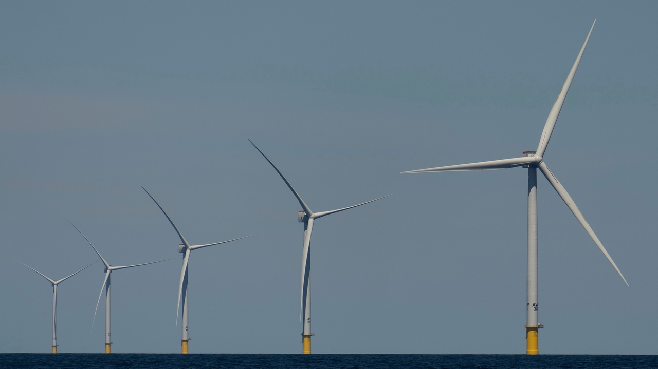 Trump administration suspends Sunrise Wind project, among several off ...