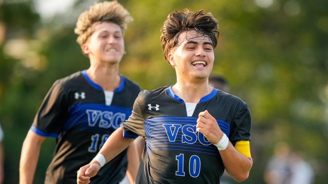 Valley Stream Central boys soccer's Liam Rios scores twice in win - Newsday