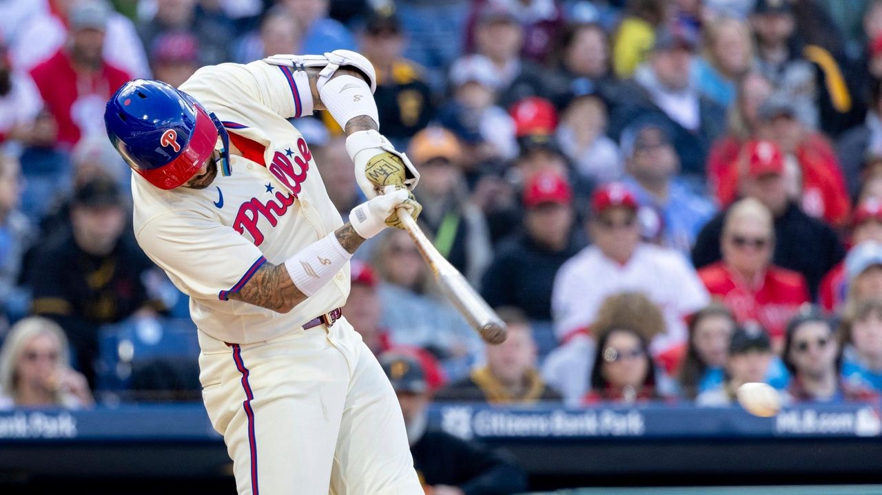 Castellanos' walk-off, bases-loaded single caps Phillies' 4-3 rally ...