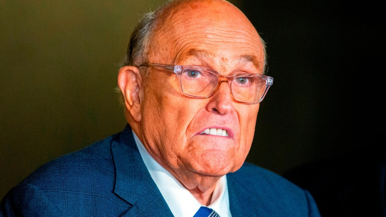 Giuliani returns to his show after viral pneumonia hospitalization ...