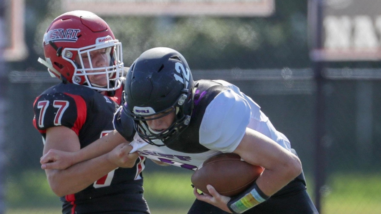 Port Jefferson vs. Mount Sinai football photos - Newsday