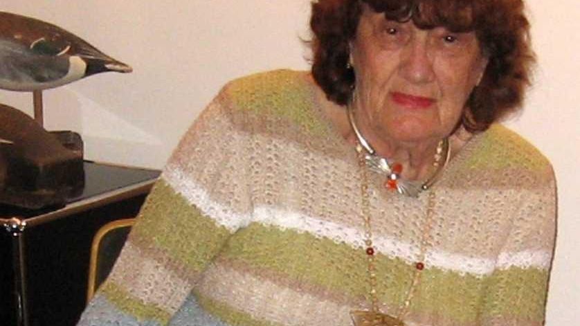 Beverly Apple, Old Bethpage homemaker, dies - Newsday