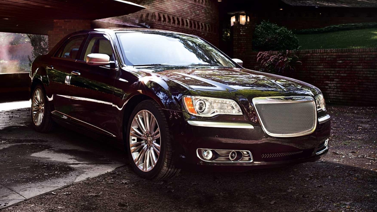 Road test: Chrysler 300 moves with pep - Newsday