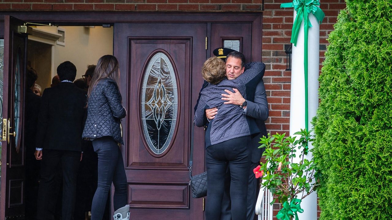 Farmingdale High colors fly at wake for Beatrice Ferrari - Newsday