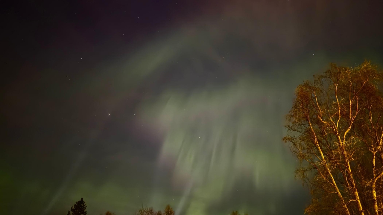 Aurora lights up Alaska skies with stunning green and red display - Newsday