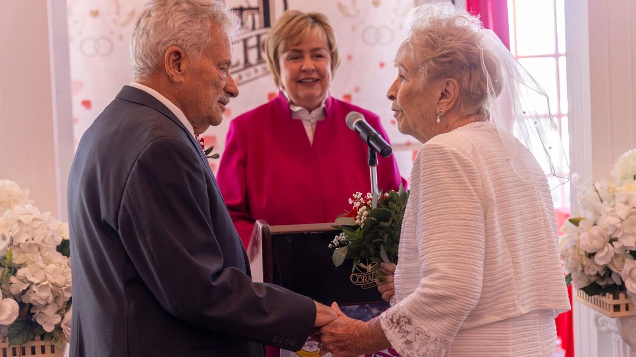 All heart: More than 100 LI couples renew their vows - Newsday